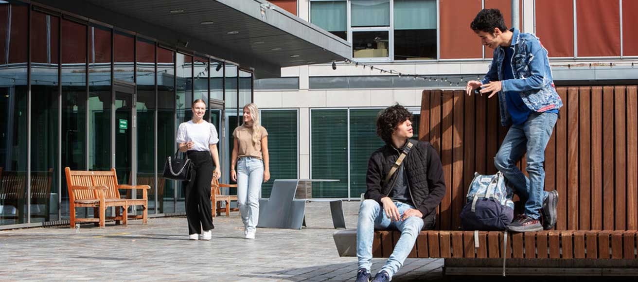 Hogeschool van Amsterdam: hbo studeren en onderzoeken - HvA